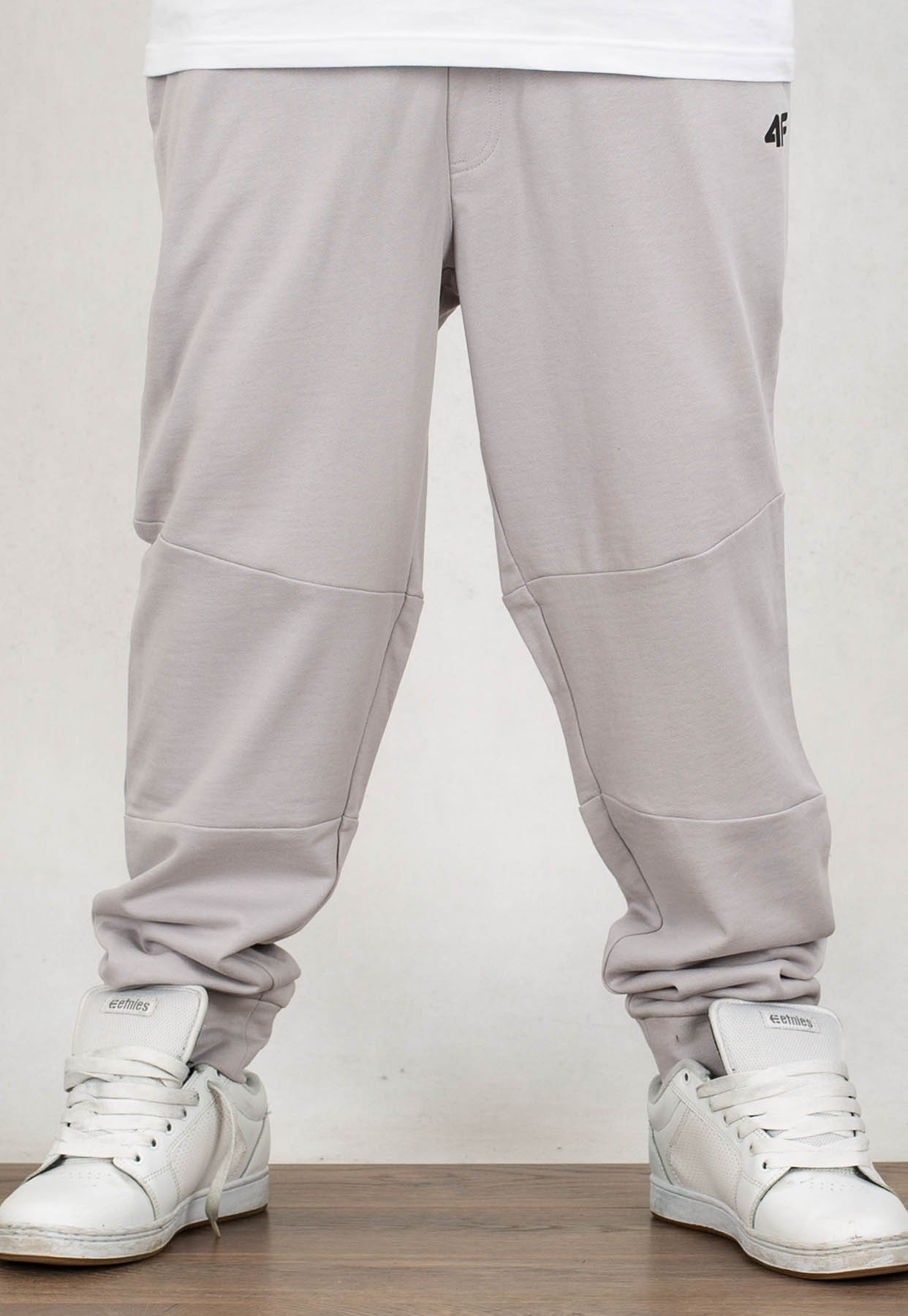 Dresy 4F SPMD012 H4Z22 jasno szare - MEMBRANA.PL