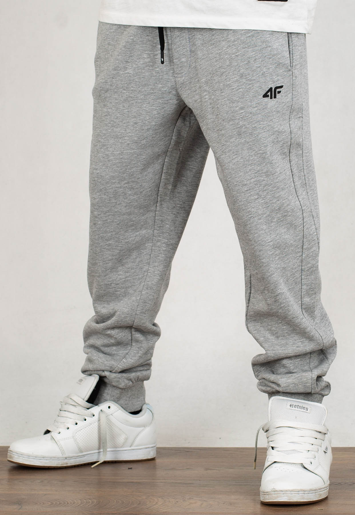 Dresy 4F SPMD351 2022 jasno szare melanż - MEMBRANA.PL